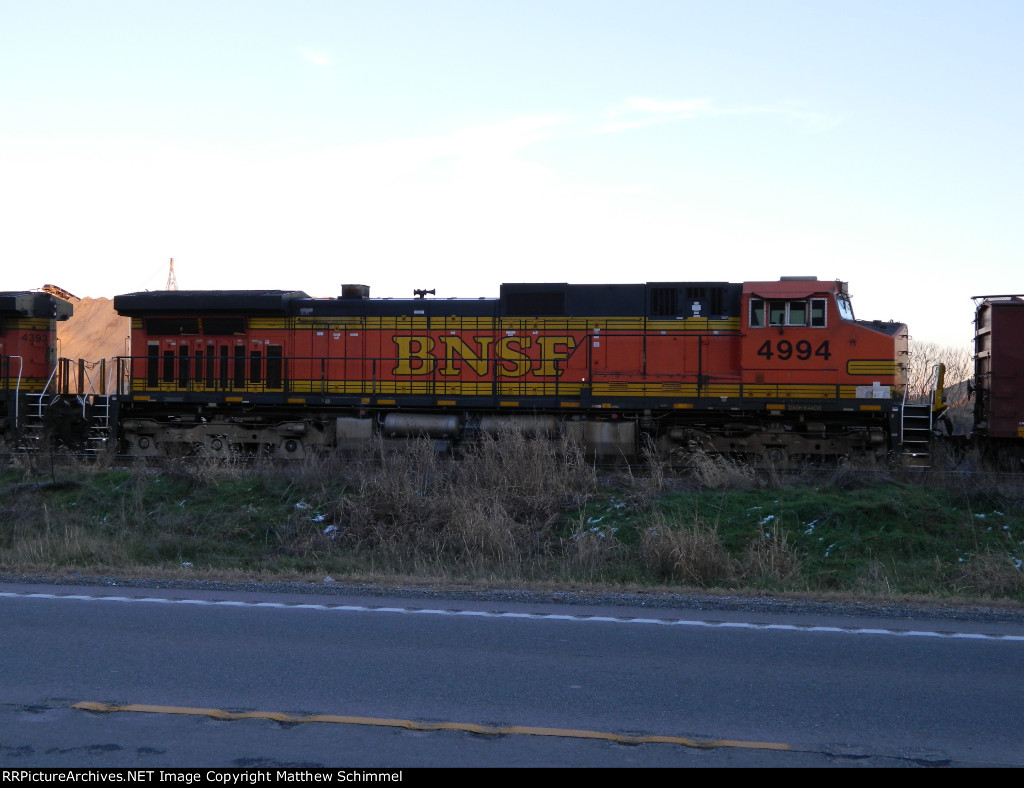 BNSF 4994